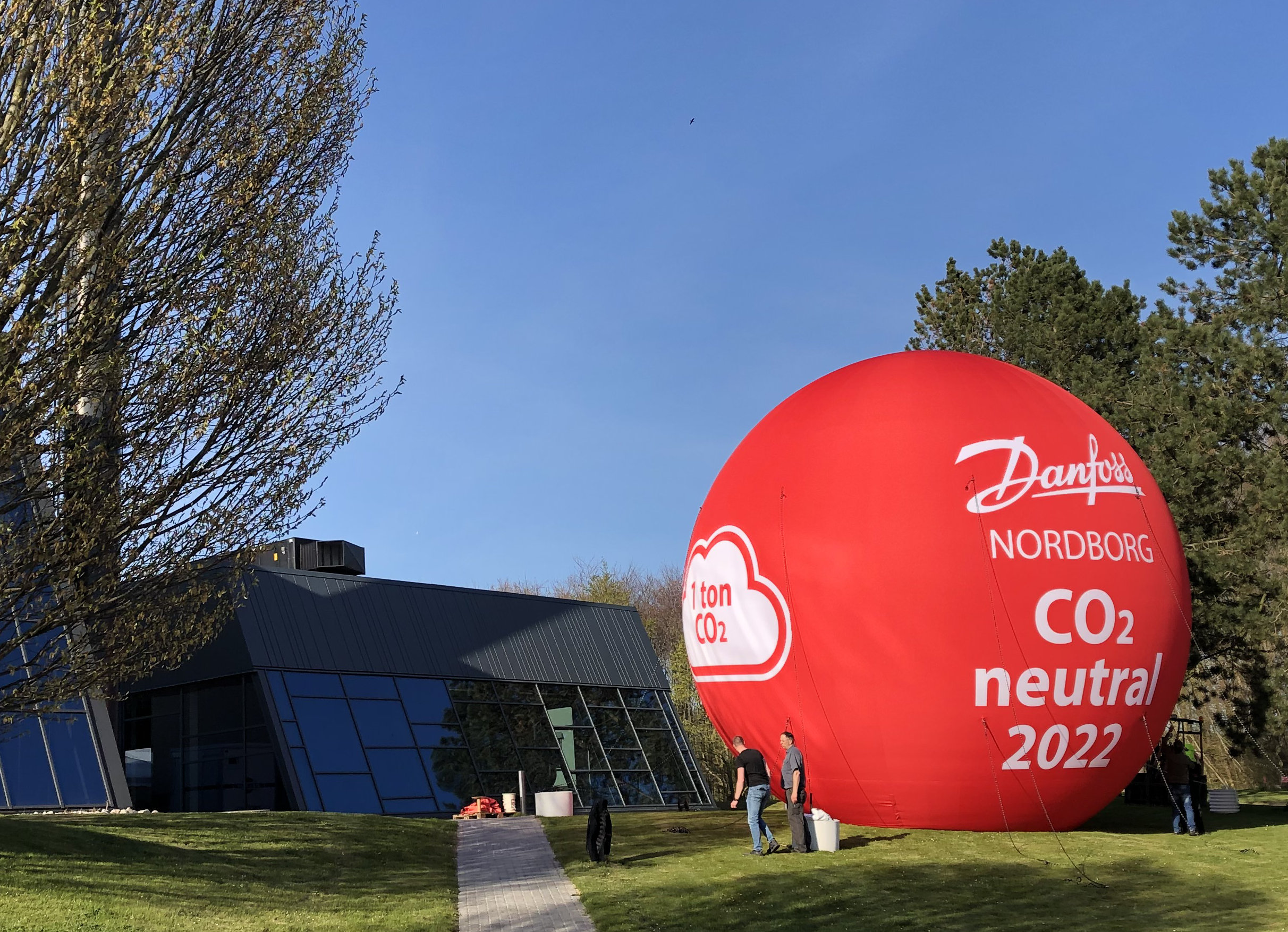 Giant balloon visualizes CO₂ for climate campaign - Ibsens Fabrikker